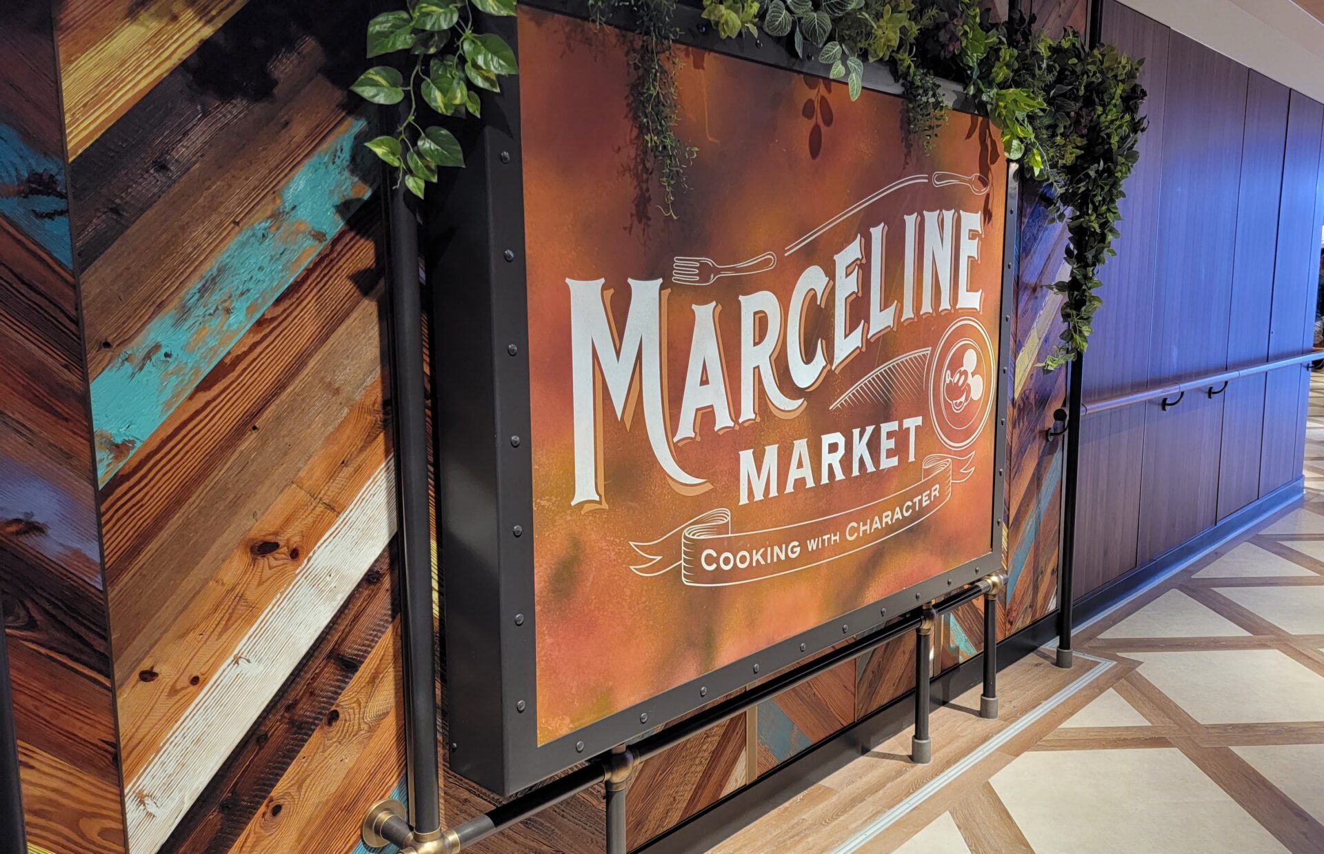 Marceline-Market – Living By Disney
